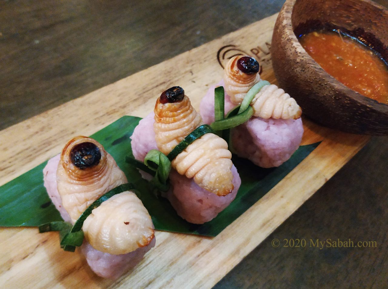 Sago Grub (Butod), the Most Bizarre Food of Borneo - MySabah.com