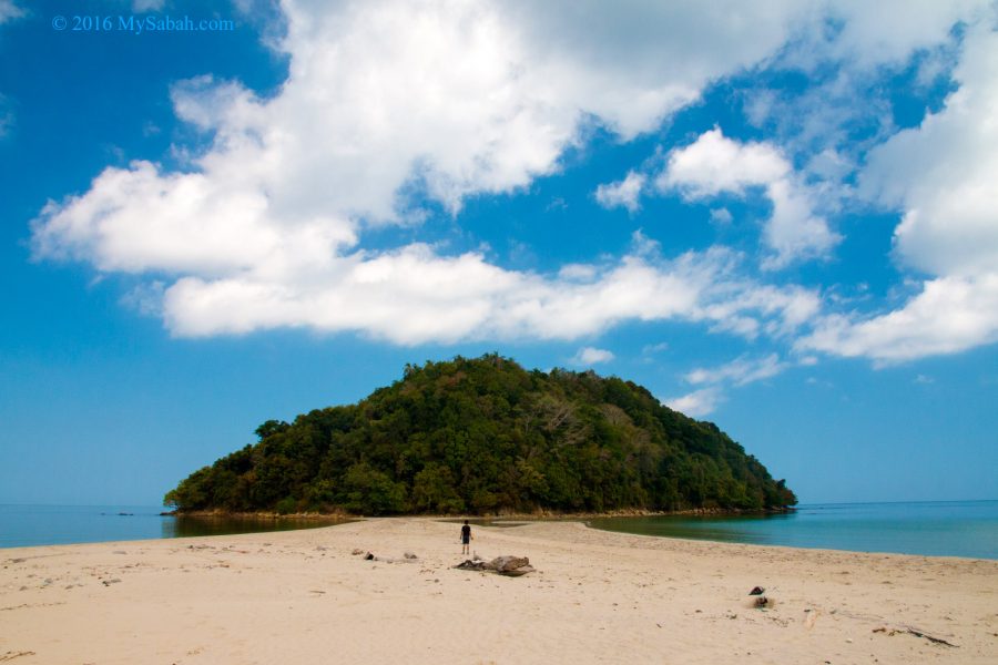 Kelambu, One Island and Two Beaches - MySabah.com