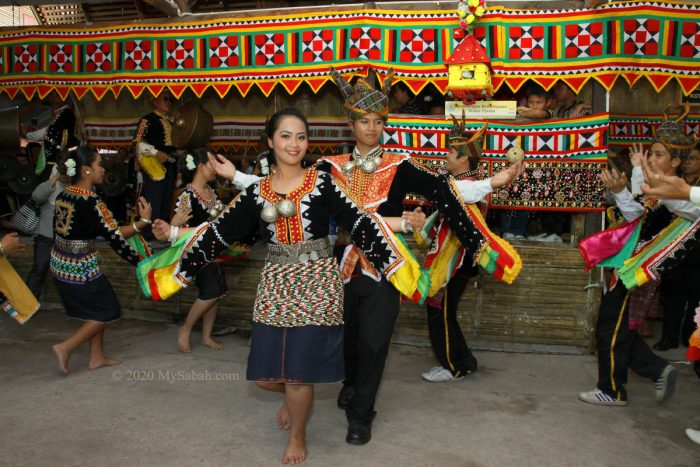 10 Most Beautiful Traditional Costumes of Sabah - MySabah.com