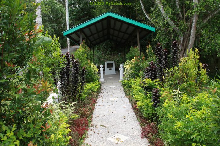 Starcevich Memorial Monument - MySabah.com
