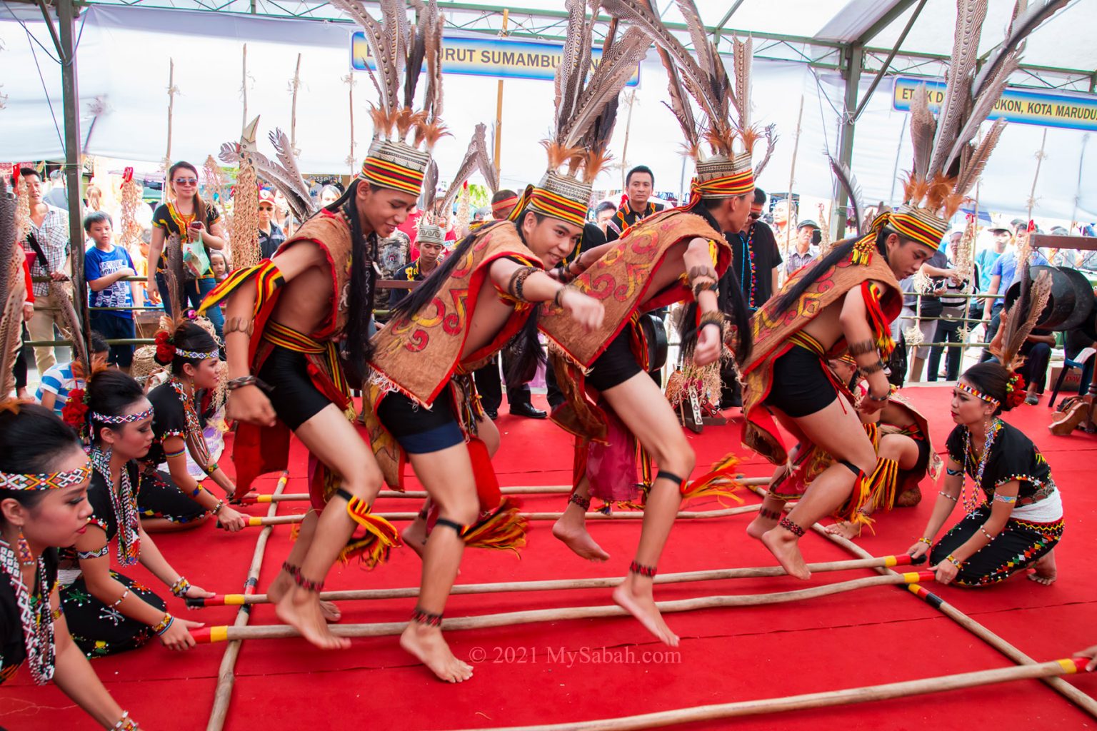Magunatip, the Bamboo Dance of Murut Warriors - MySabah.com