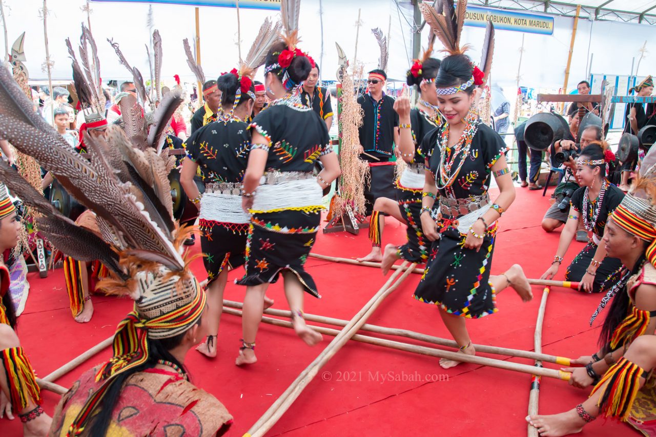 Magunatip, the Bamboo Dance of Murut Warriors - MySabah.com