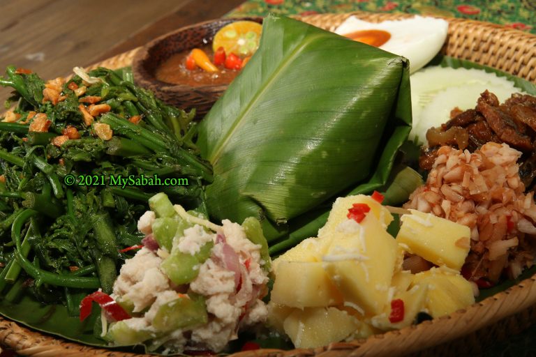 Linopot, the Traditional Leaf-wrapped Rice of Sabah - MySabah.com